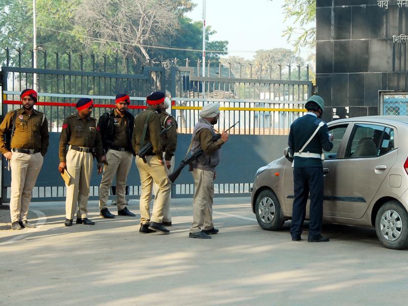 Pathankot attack: Punjab on maximum alert | Hindustan Times