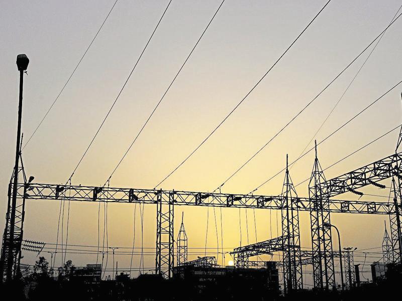Discom disconnects power supply to 51 defaulters in Noida | Hindustan Times
