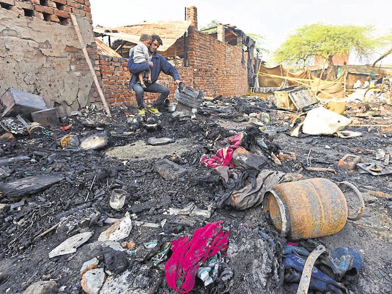 Infant, two minors killed in Usmanpur slum fire in Delhi | Latest News ...