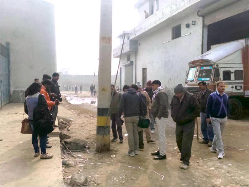 Mob lynches man for robbing driver of Rs 7,000, three nabbed | Latest ...