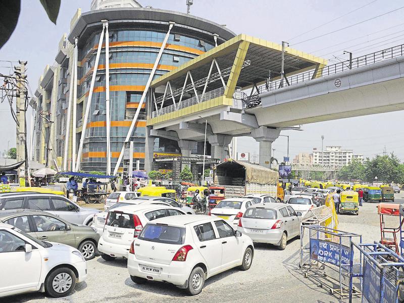 Traffic snarls return to Delhi-Gurgaon Expressway, intersections ...