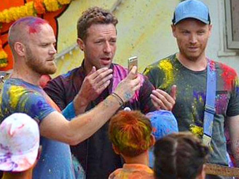 Coldplay manager thanks India, plans to get band back here | Hindustan ...