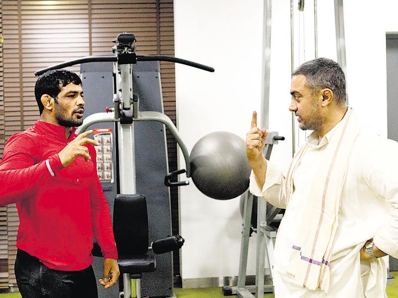 Sushil Kumar meets Aamir Khan, gives fitness tips for Dangal ...