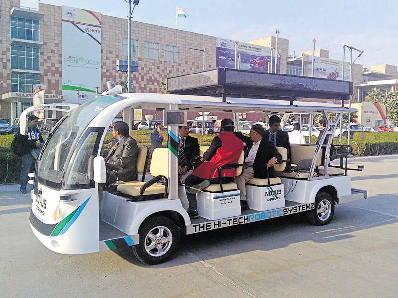 ‘Made in Gurgaon’ driverless shuttle impresses Gadkari | Hindustan Times