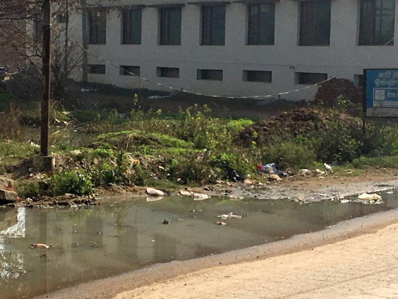 Sewage overflows on Samrala-Khanna road gives commuters harrowing time ...