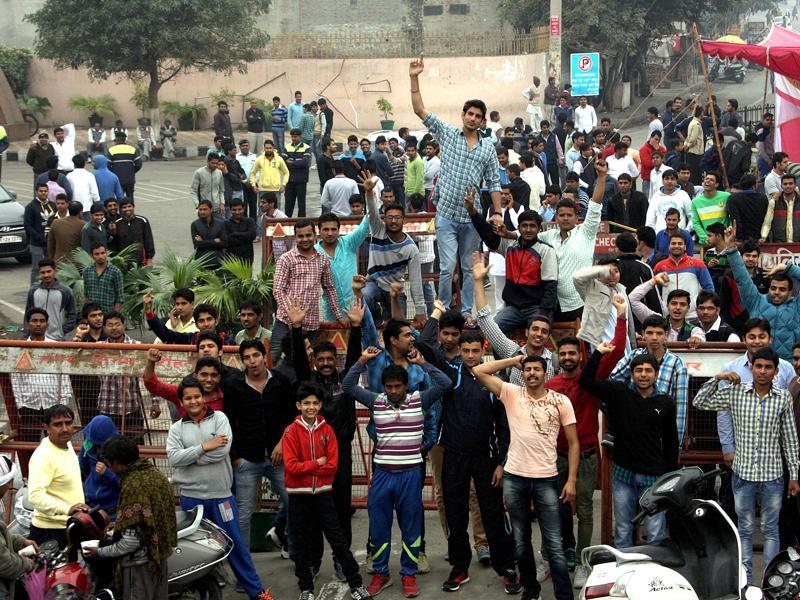 One killed in police firing as Jat protest turns violent in Haryana ...