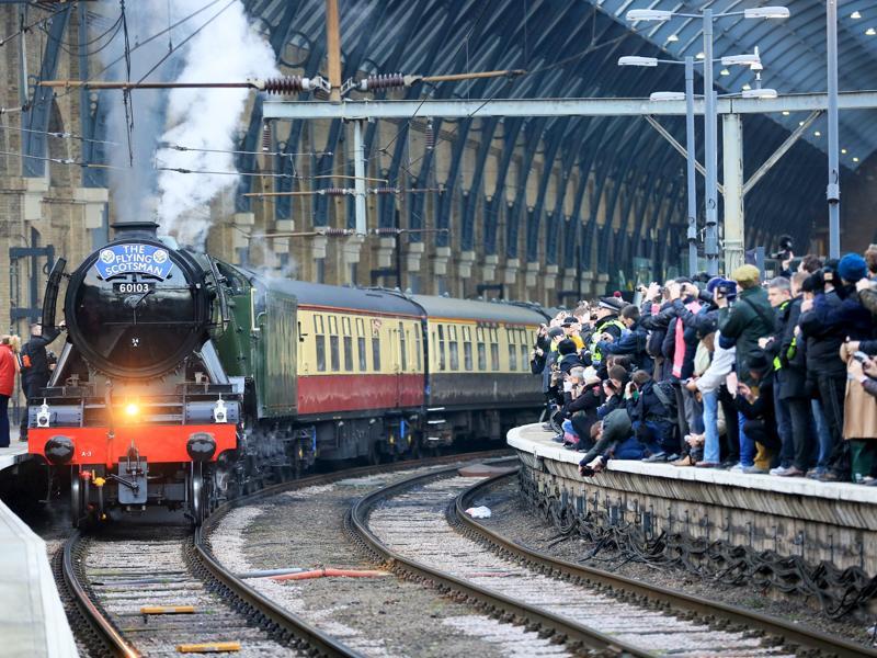 Thousands cheer as iconic Flying Scotsman chugs again in UK | World News