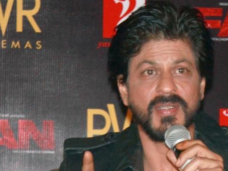 Shah Rukh Khan’s father-in-law dead, SRK and Gauri reach Delhi ...