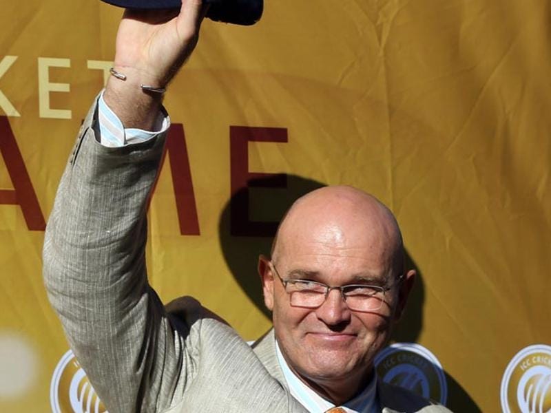 New Zealand batting legend Martin Crowe dies after battle with cancer ...