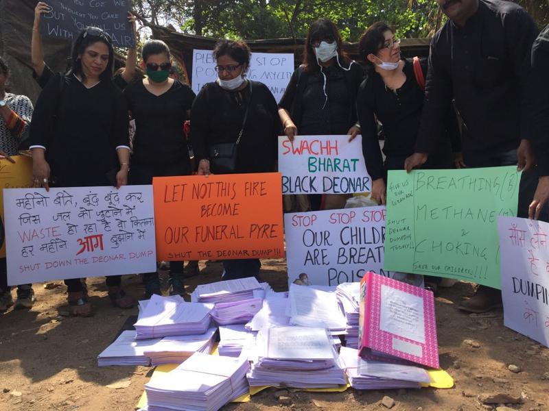 Mumbai’s Deonar landfill blazes for 4th day, locals protest against BMC ...