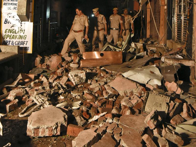 3 killed, 11 injured in gas cylinder explosion in East Delhi | Latest ...