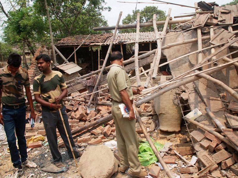 Two cops among 6 killed in Malda bomb explosion | India News