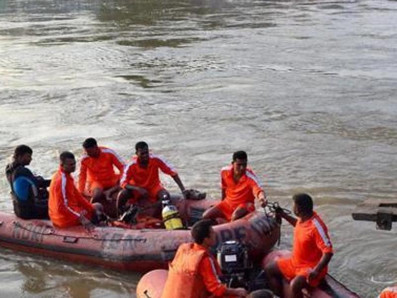 Bihar: 8 feared drowned as overcrowded boat sinks in Ganga | Latest ...
