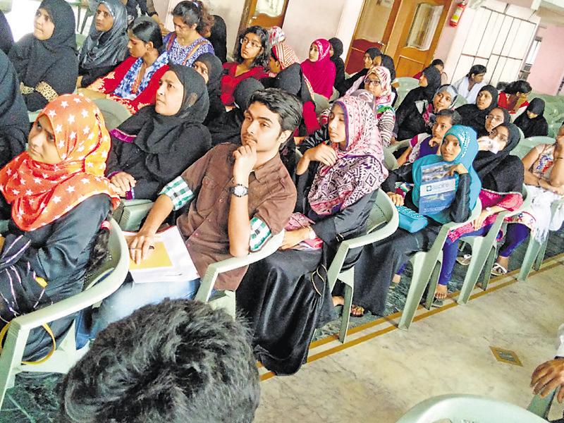 Counsellors help city students beat college admission stress | Mumbai news