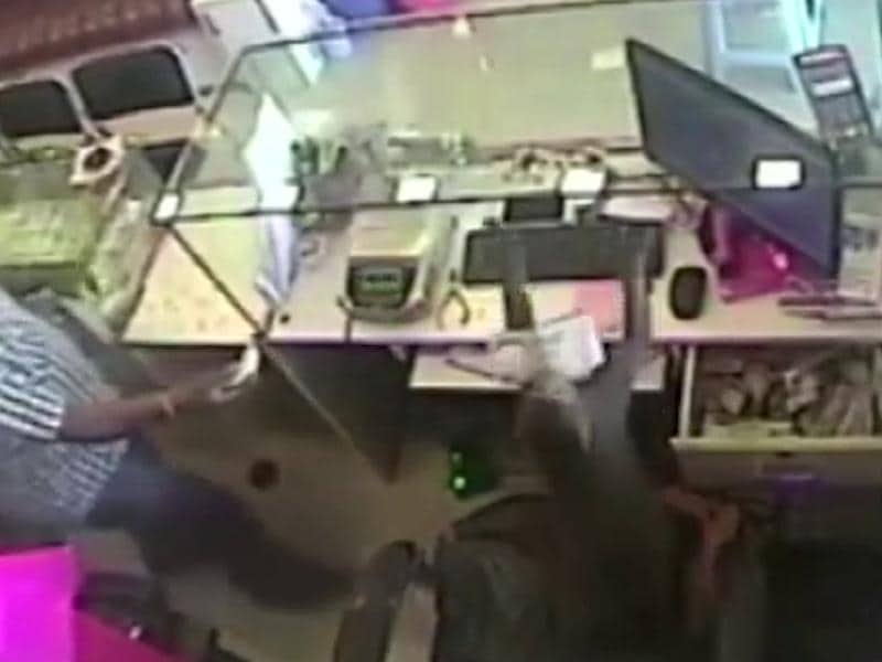 Watch | Bizarre CCTV shows monkey robbing jewellery shop | Hindustan Times