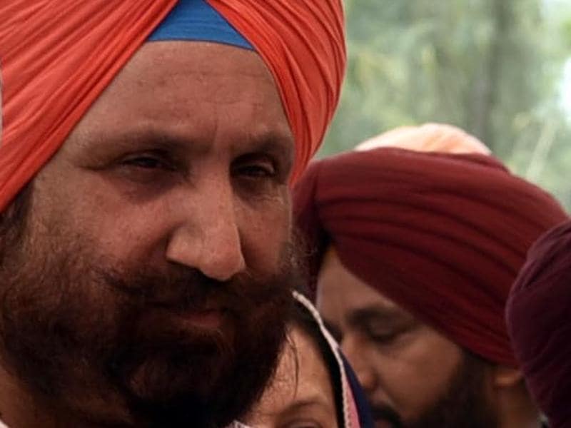 Video: Congress MLA slaps Sewa Dal chief just before Captain Amarinder ...