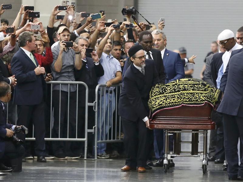 In pics | Thousands gather to honour Muhammad Ali at Muslim funeral ...