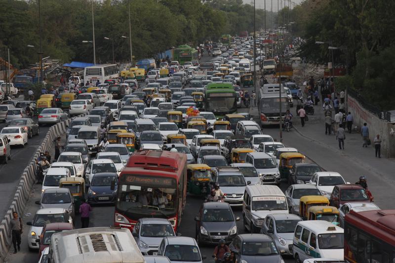 Traffic a giant mess on dismantled BRT | Latest News Delhi