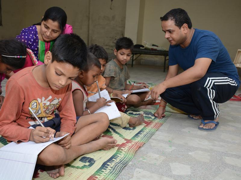 Vasundhara residents teach underprivileged children for free ...