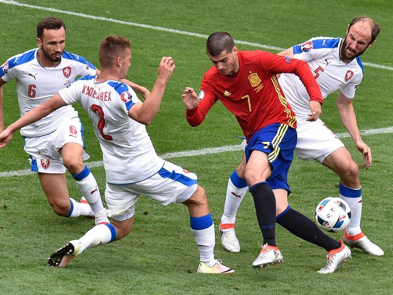 Spanish forwards under pressure after tough start at Euro 2016 ...