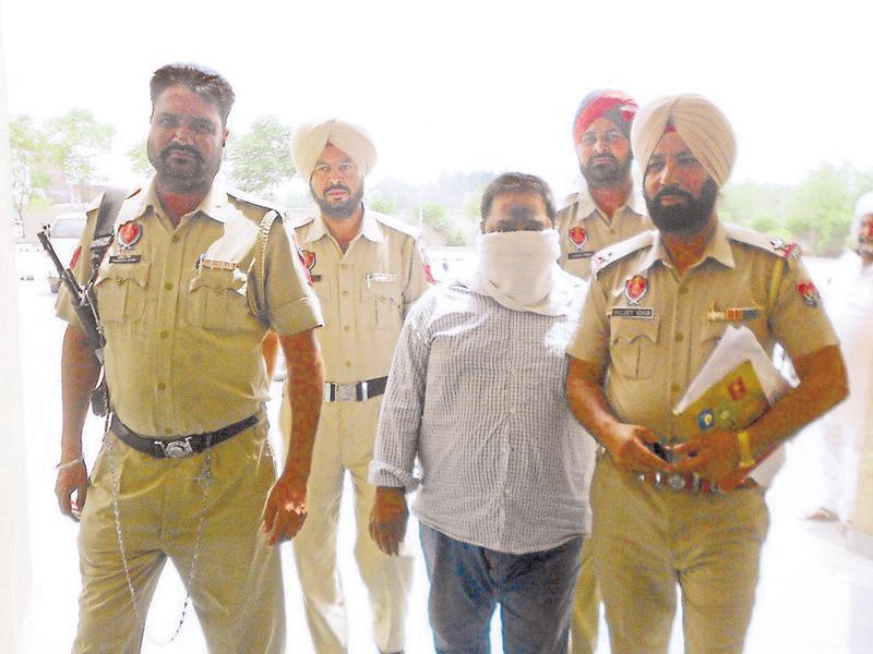 Fake IPS officer duped over 60 govt officials, say police | Hindustan Times
