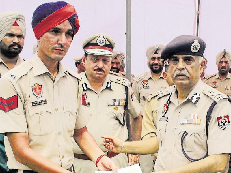 DGP Suresh Arora promises to start IAS, IPS coaching academy for cops ...