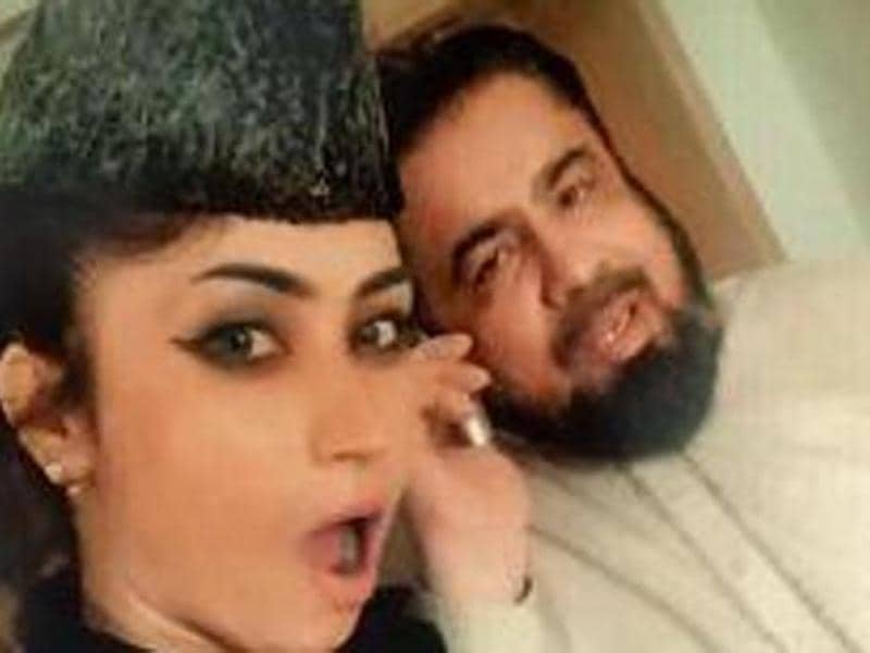 Cleric in selfie with Qandeel Baloch provoked her murder, alleges ...