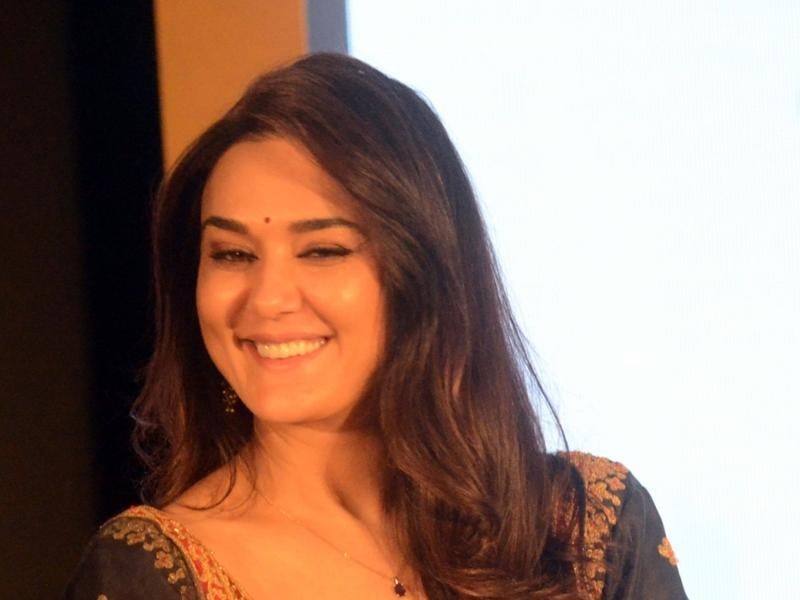 Preity Zinta, Sunny Deol start shooting for Bhaiyyaji Superhitt | Bollywood