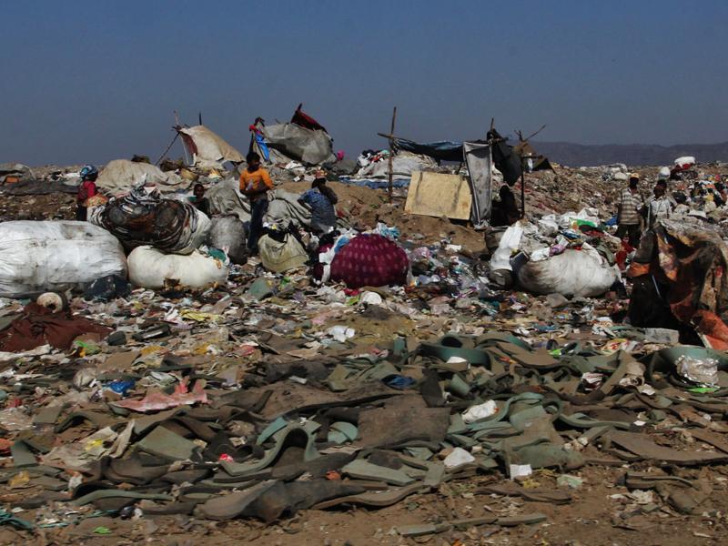 BMC to probe staff over debris at Mulund landfill | Mumbai news