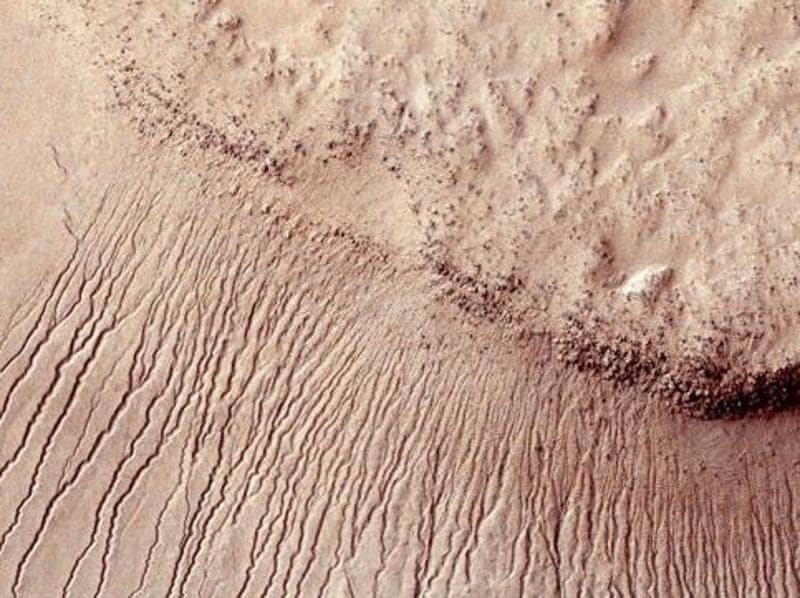 Mars ‘gullies’ likely not formed by liquid water, claims new study ...