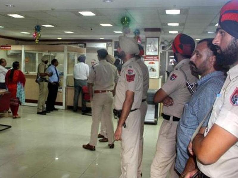 Video of Ludhiana bank robbery: Rs 2-lakh reward for info on masked men ...