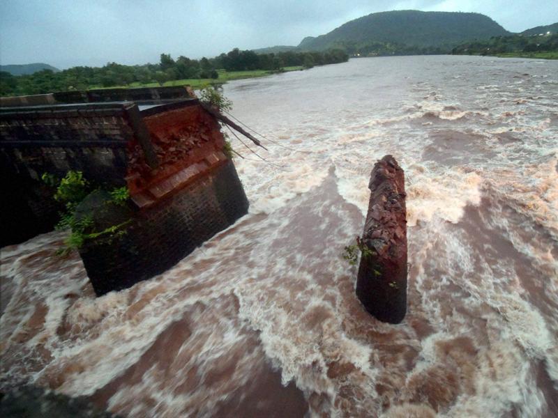 42 feared killed in Maharashtra bridge collapse, Fadnavis announces ...