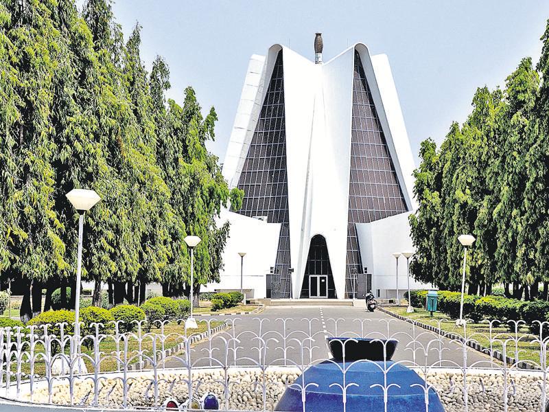 Alleging favouritism in recruitment, Punjabi University topper to ... Alleging favouritism in recruitment, Punjabi University topper to ...