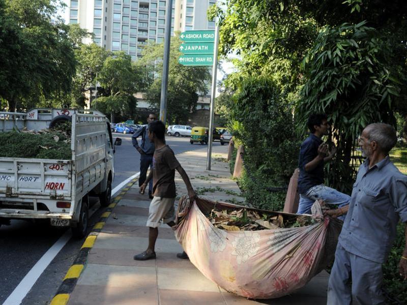 Govt launches Swachhata App for addressing civic issues | Latest News ...