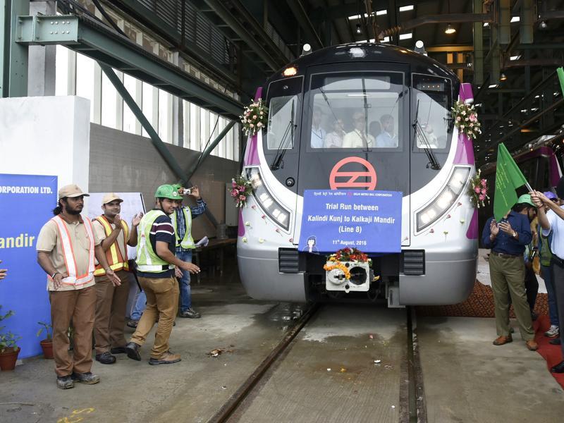 Metro’s airport express line ridership crosses 50,000 | Latest News Delhi