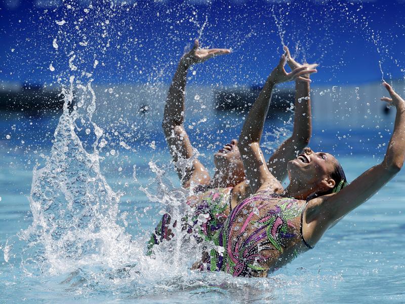 Watch: Mexican swimmers dance underwater to Akshay’s ‘Aila Re Aila’ at ...