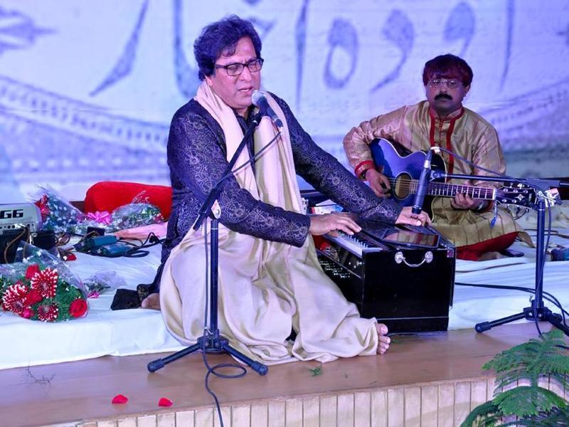 Ghazals far from fading away, says Talat Aziz | Hindustan Times