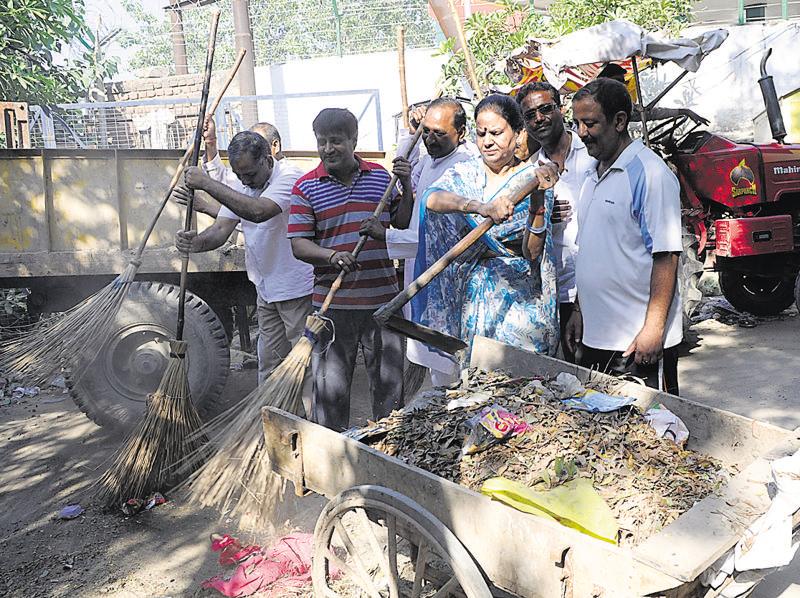 Complaints trickling but little action: A slow start for Swachhata app ...