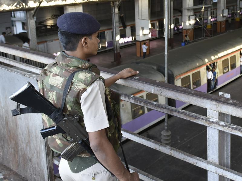 RPF plans 3 new outposts to cut crime | Mumbai news