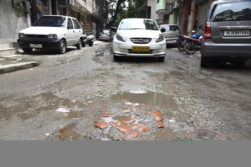 Rains leave behind a city of broken roads | Latest News Delhi