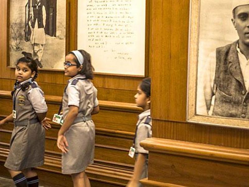 Congress to relaunch National Herald, Navjeevan newspapers | Latest ...