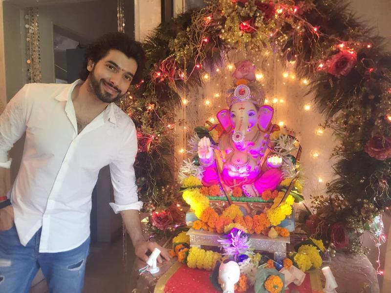 Ganesh Chaturthi: Television actors bring Ganpati home - Hindustan Times