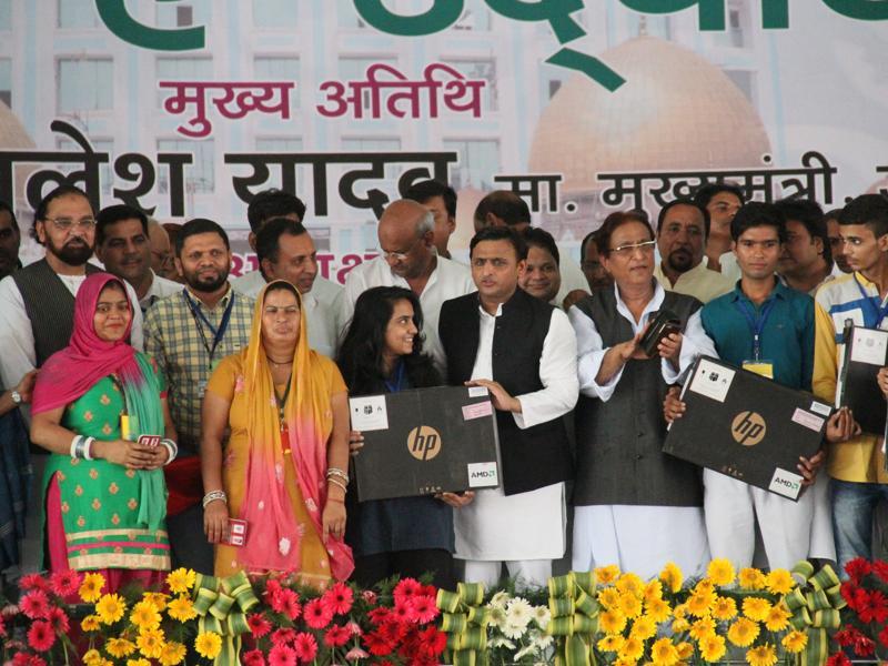 UP cabinet clears CM’s ‘free smartphone’ scheme - Hindustan Times