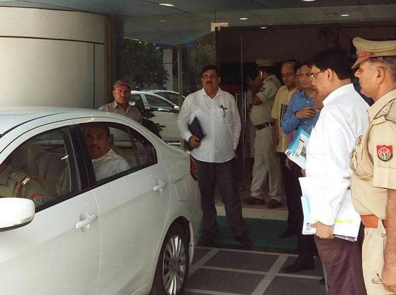 UP chief secretary Deepak Singhal removed during Noida visit ...