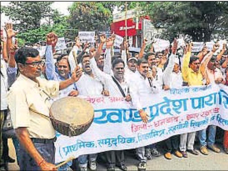 Para-teachers’ strike hits 18k schools in Jharkhand, govt contests ...