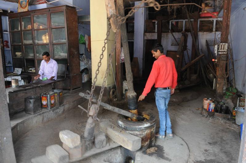 Ranchi: The last traditional oil mill standing in the Mahatma’s memory ...