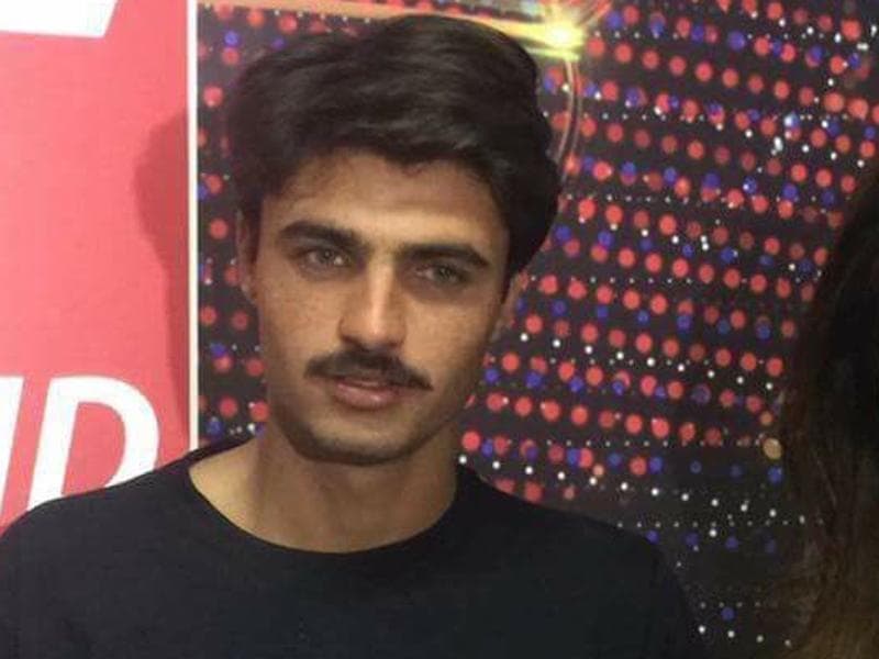 Social media celebrates as Pakistan’s viral #ChaiWala lands a modeling ...