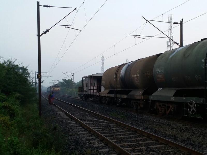 Mumbai train services running slow after track fracture at Dahanu ...