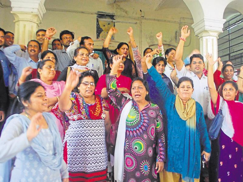 Nurses’ strike hits medical services in MP | Hindustan Times