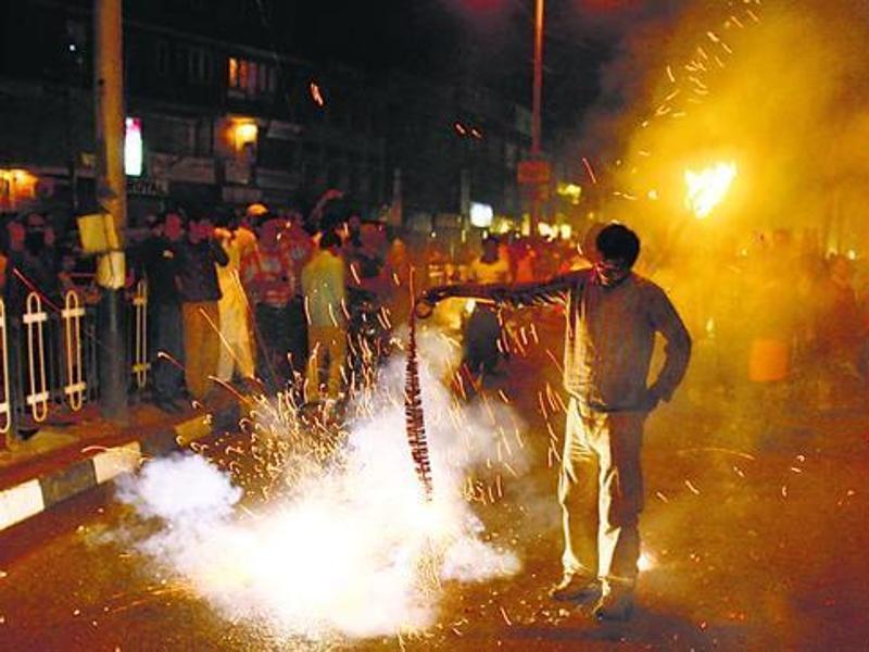 Diwali special: Simple strategies to survive pollution in your city ...